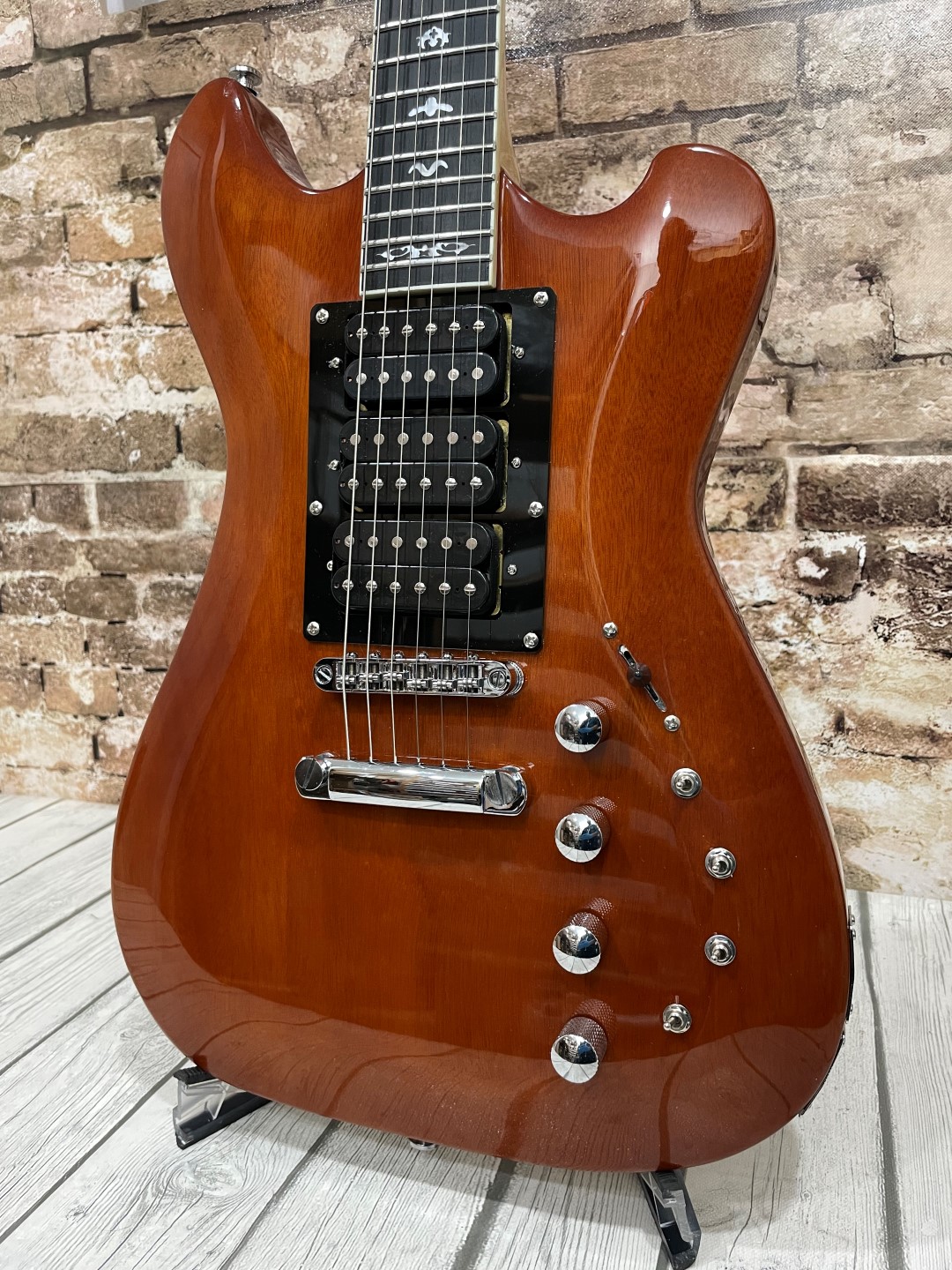 Brown Wolph Guitar. PHRED instruments - Shop