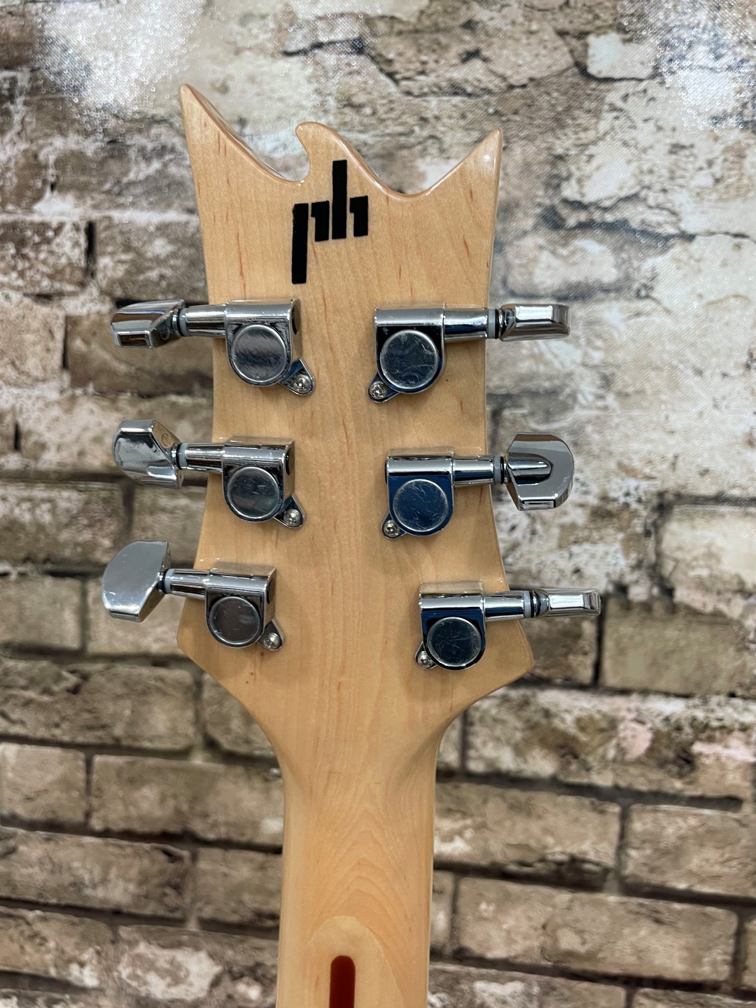 Brown Wolph Guitar. PHRED instruments - Shop