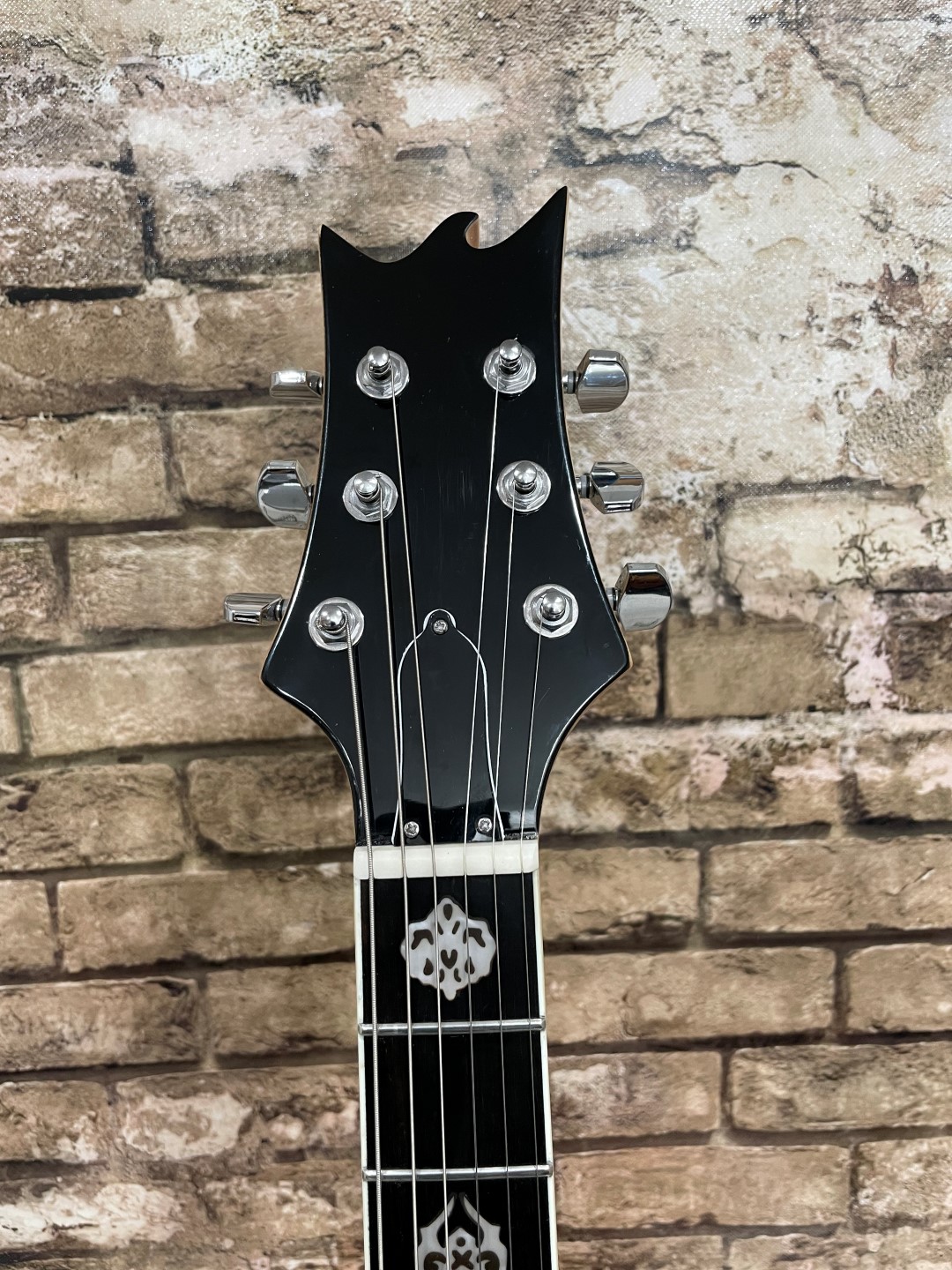 Brown Wolph Guitar. PHRED instruments - Shop