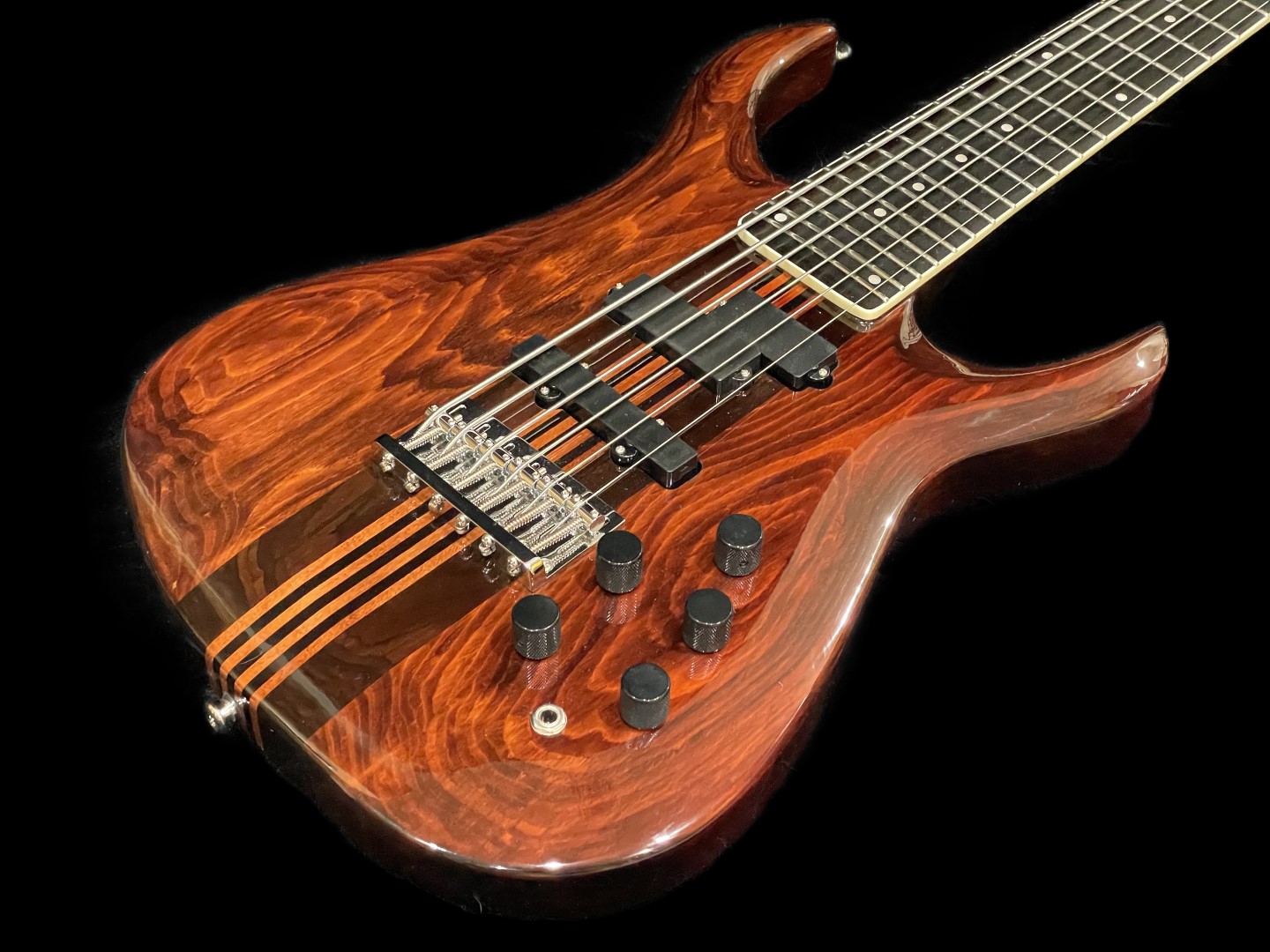 Panda 6-string Short Scale Bass. PHRED instruments - Shop