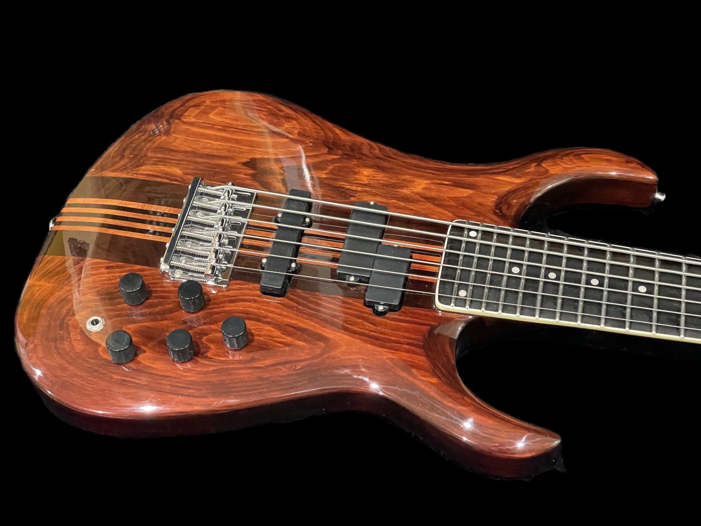 Panda 6-string Short Scale Bass. PHRED instruments - Shop